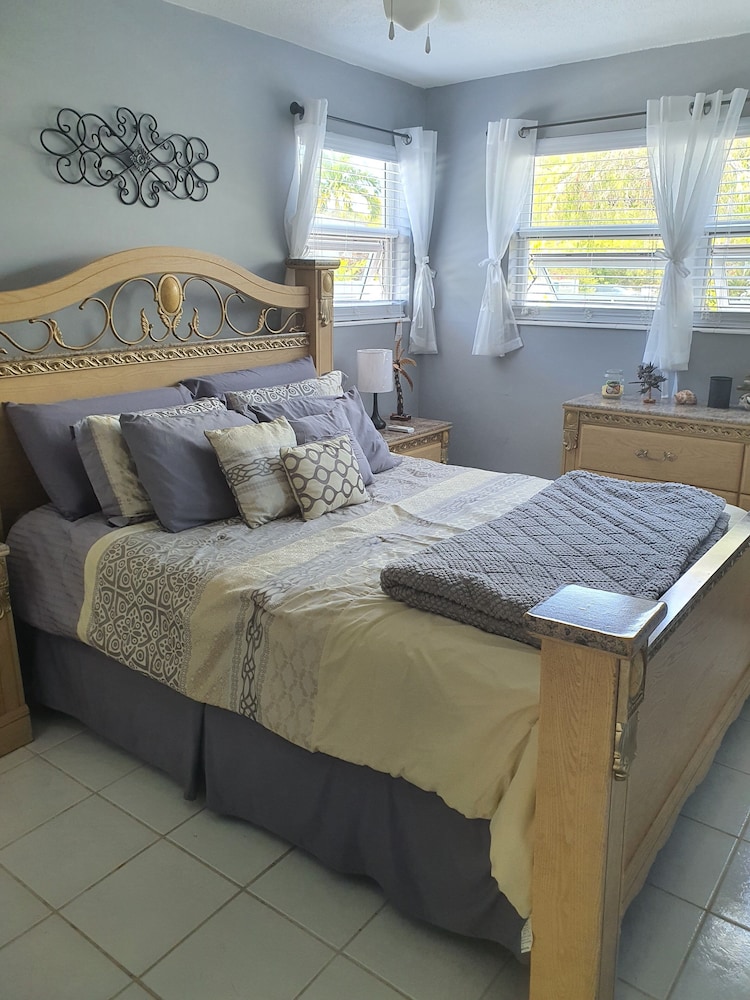 T&B Comfortable Cozy Condo - Freeport | Vrbo