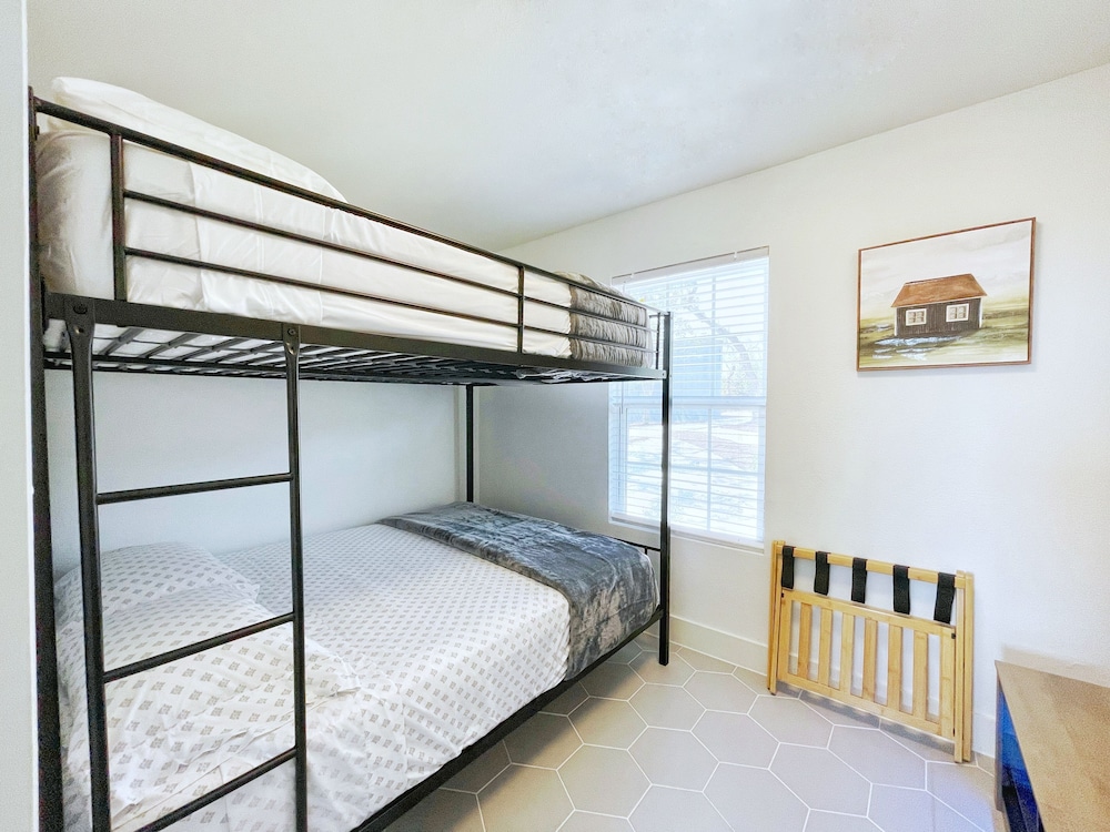 LakeTravis Great Views Sleeps 6 - Travis County | Vrbo