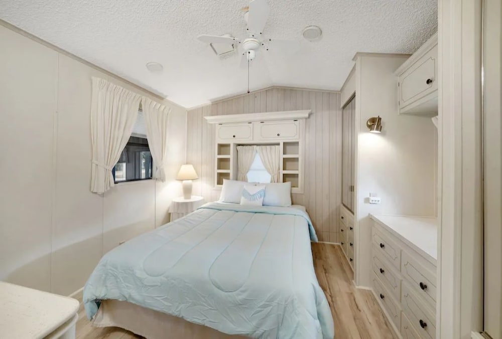 Minnie Pearl Haven - Lake Kissimmee, FL