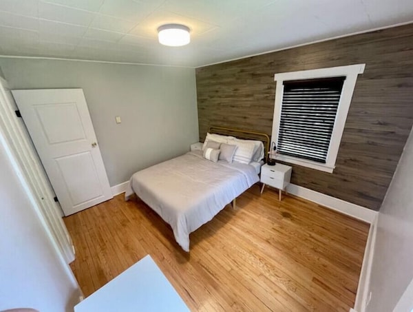 2 Bed Apartment W\/fireplace - Fredericton