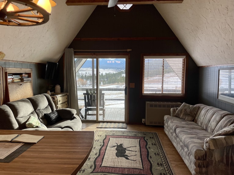 Moose Cabin - Mountain Views, Hear Rushing River, Private, Pet Friendly - Montana