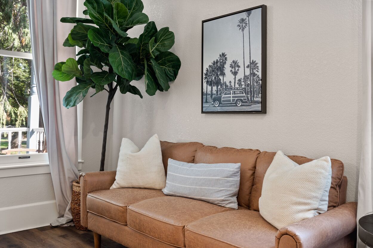 Chic 3-bedroom Oasis: Minutes From Downtown Sac! - West Sacramento, CA