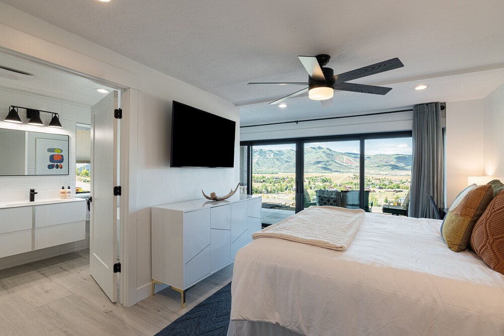 Incredible Views, 2 Gourmet kitchens + Living Spaces! Park City ...