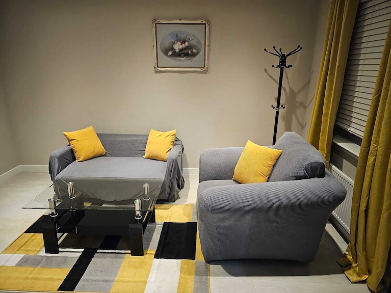 Superb 3 Bed Home Away From Home, 5 Minutes From Glasgow Fort Retail Park - Glasgow