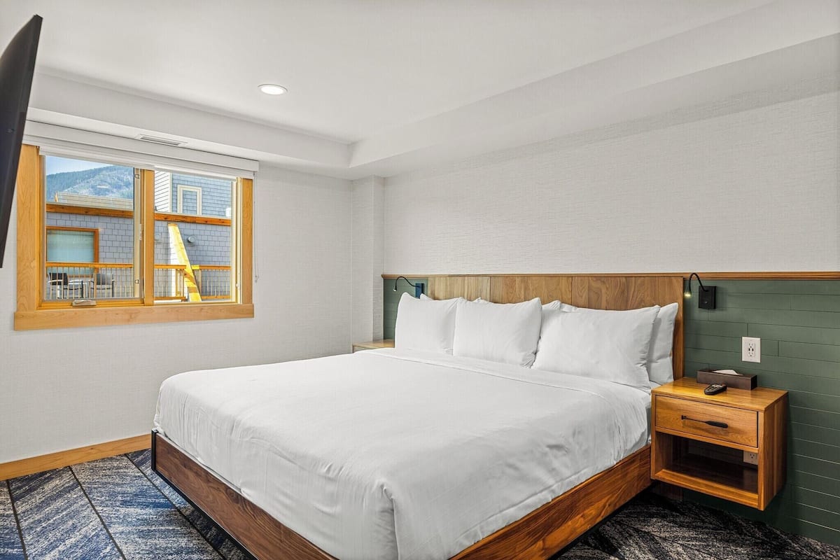 Roupas de cama premium, Wi-Fi de cortesia, roupa de cama