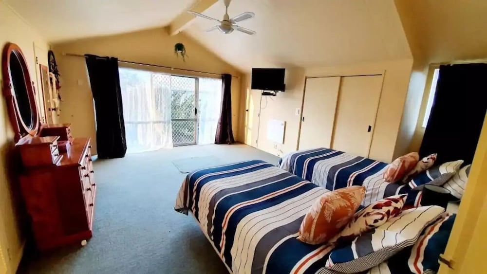 Ahuriri Escape - Home Away Home, Entire Bungalow - Wairarapa