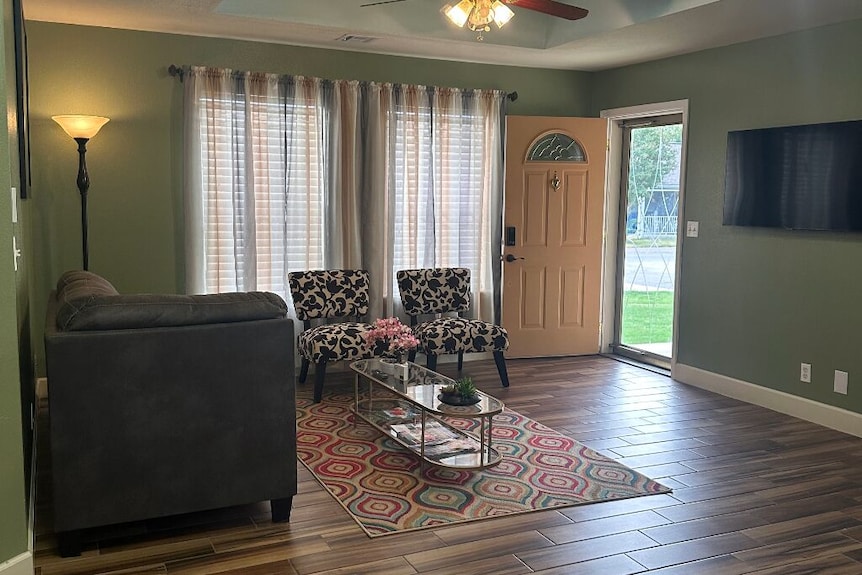 Cozy House In Tulsa - 10 Min To Major Hwy& Malls. 7- 9 Miles To Major Hospitals - Tulsa, OK