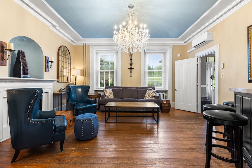 Stay In Historic Bucks County Farmhouse\nsleeps 18 -13 Beds, 5 Baths, 2 Kitchens - Bensalem, PA