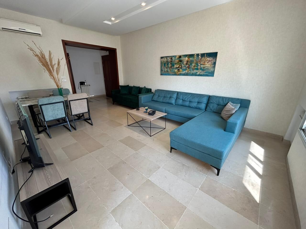 Cosy Et Spacieux, Avec Balcon - チュニス