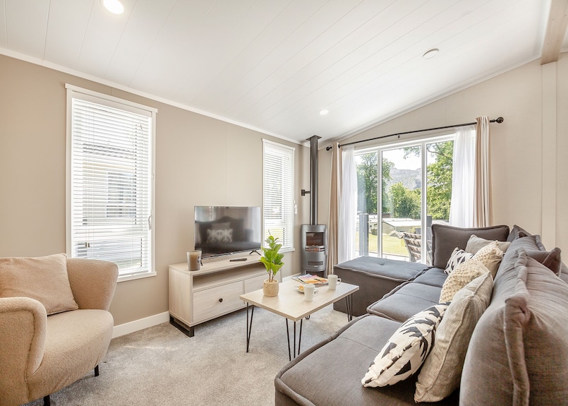 Experience Ultimate Luxury With The Brand-new Faraday Lodge With Hot Tub. - Anglesey