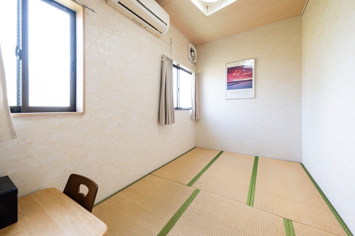 Quarto Individual Tradicional, não fumadores | Edredões de penas, secretária, Wi-fi grátis, roupa de cama fornecida