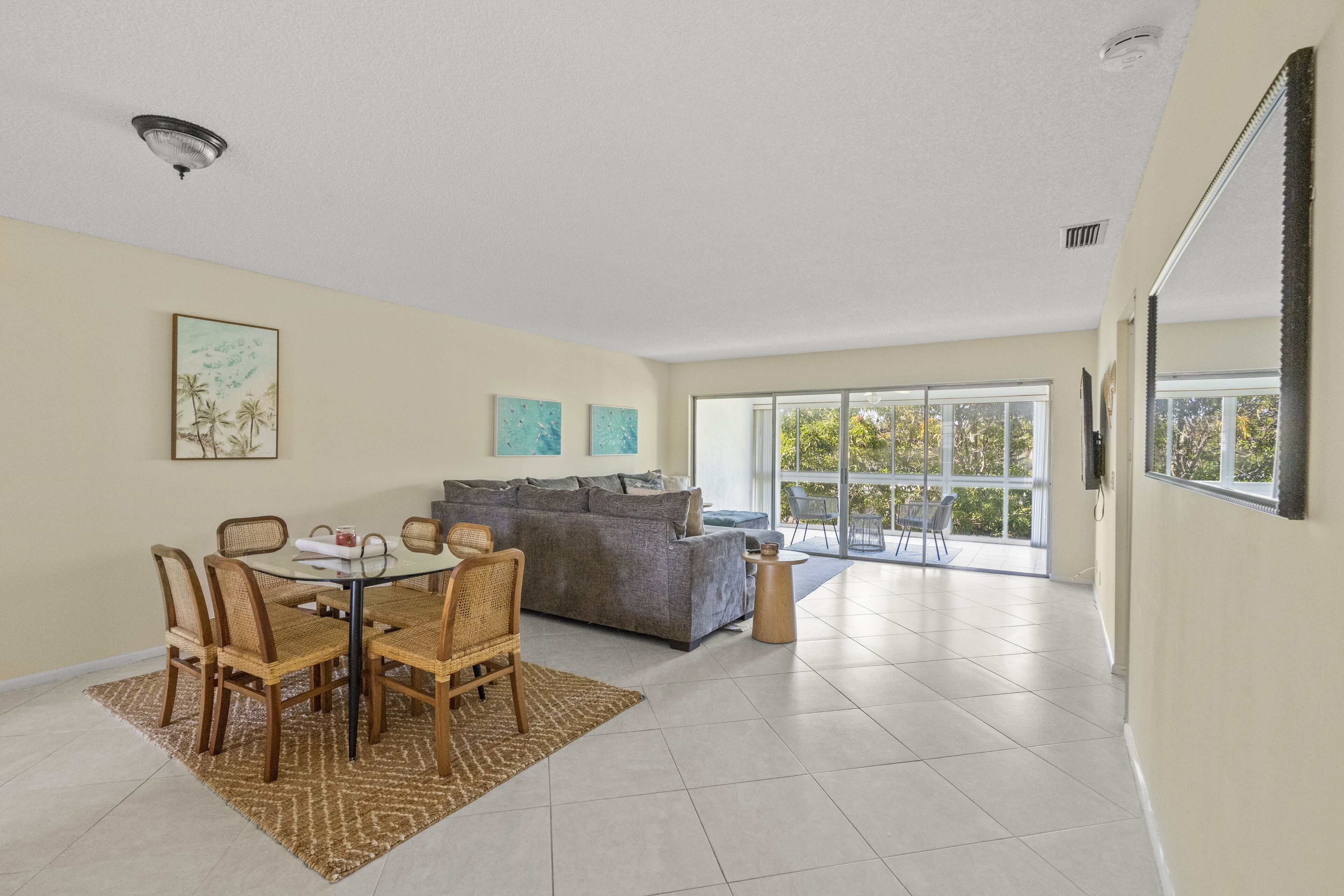 Sunny Beachside Oasis: Sleeps 6,1 Block&nbsp;To&nbsp;Waves - North Palm Beach