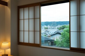 Quarto Duplo Familiar | Cortinas/cortinados opacos, ferro/tábua de engomar, Wi-fi grátis 