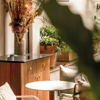 Smart TV de 140 cm com canais por cabo 