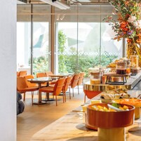 Pequeno-almoço tipo buffet diário (23 EUR por pessoa)