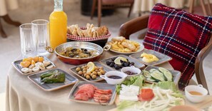 Café da manhã completo todos os dias (TRY 200 por pessoa) 