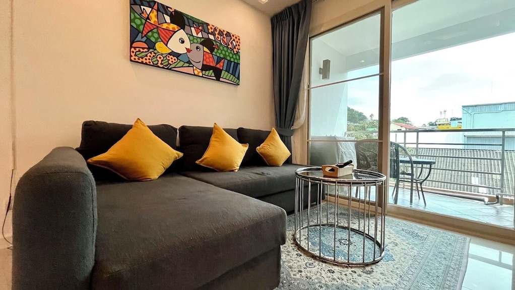 6-19 - 2 Bdr Condo With Balcony And Shared Pool - Patong Beach