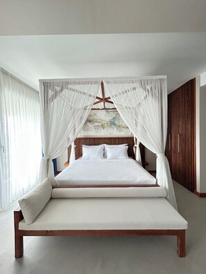 Suite Room With Jakuzzi Seaview | Roupas de cama premium, camas Select Comfort, frigobar