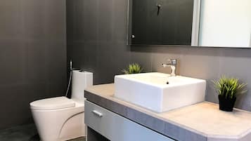 Quarto luxo | Banheiro | Produtos de toalete grátis, secador de cabelo