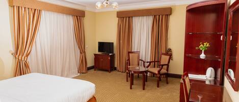 1 quarto, frigobar, cofres nos quartos, individualmente decorados