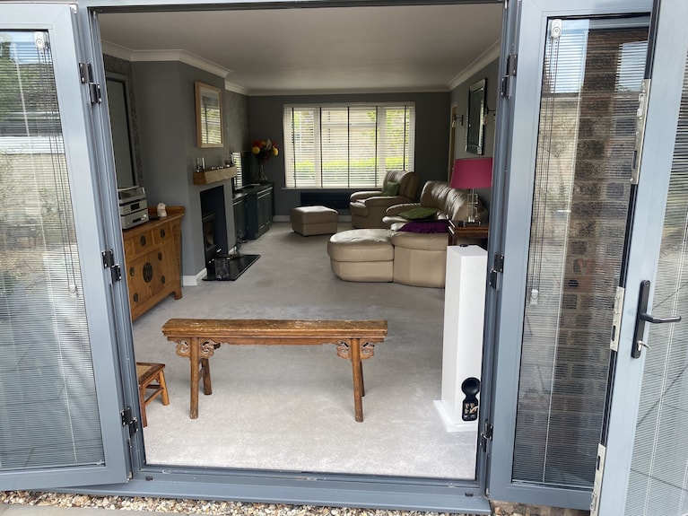 Spacious, Modern Family Home. Open And Airy In Summer, Cosy Log Fire In Winter. - St Neots