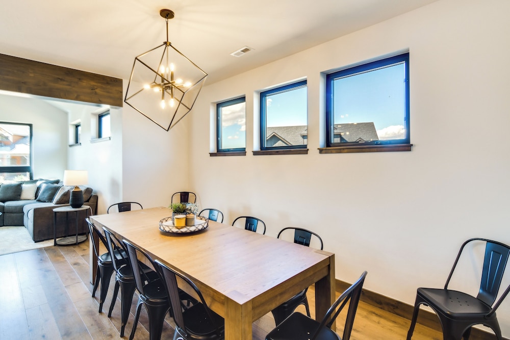 In Granby Ranch Ski Resort: Sleek Home W/ Hot Tub! - Granby, CO