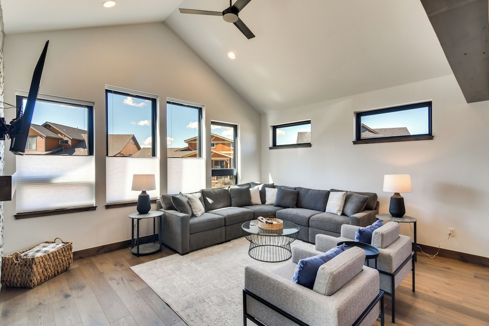 In Granby Ranch Ski Resort: Sleek Home W/ Hot Tub! - Granby