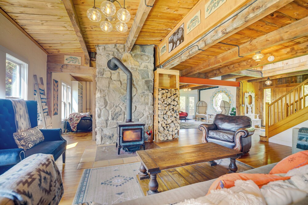 Luxe 14-acre Vermont Countryside Lodge! - Corinth, VT