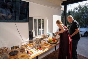 Café da manhã com buffet grátis todos os dias
