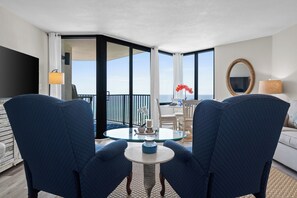 Apartamento em Condomínio Fechado, 1 quarto, em frente à praia (1011 W) | Refeições no quarto