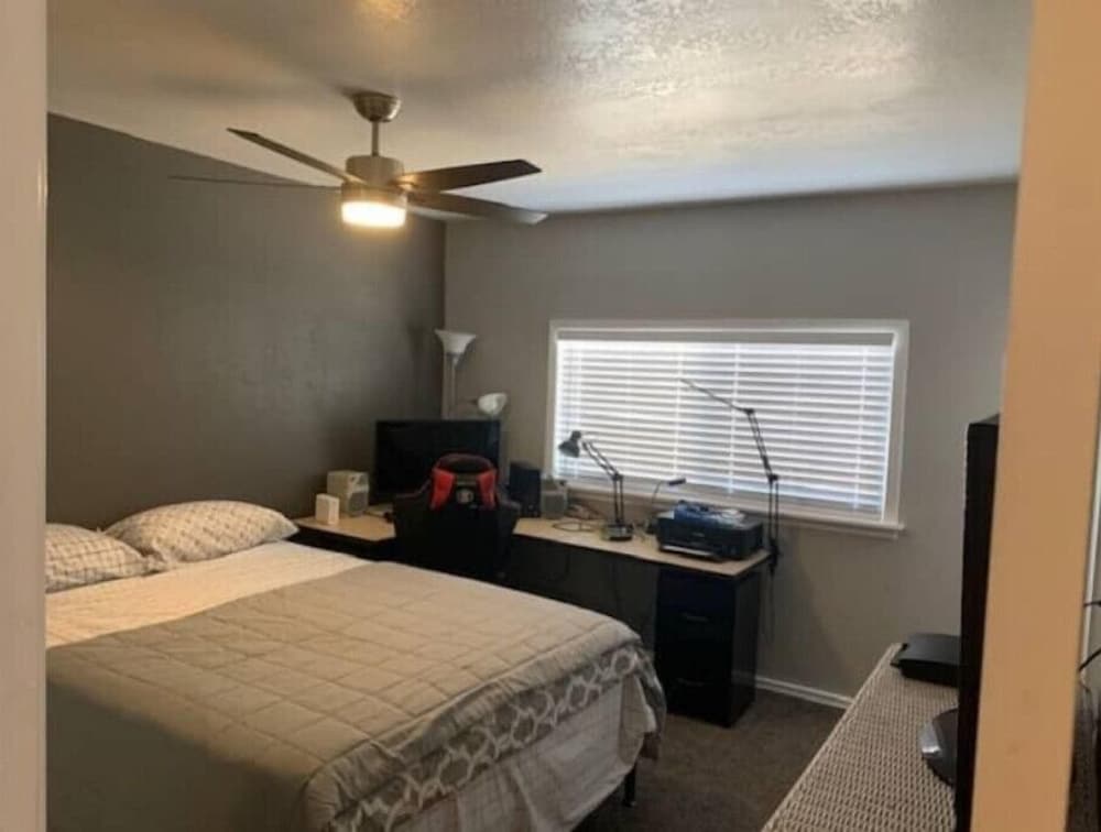 Cozy 3bd. 2bth Home, Panoramic Views, Near Unr, Dt, Frwy & Reno Airport. - Reno, NV