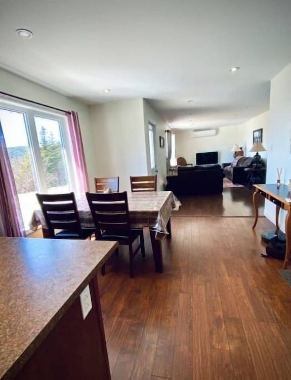 Pondside Three Bedroom Cottage - Newfoundland and Labrador