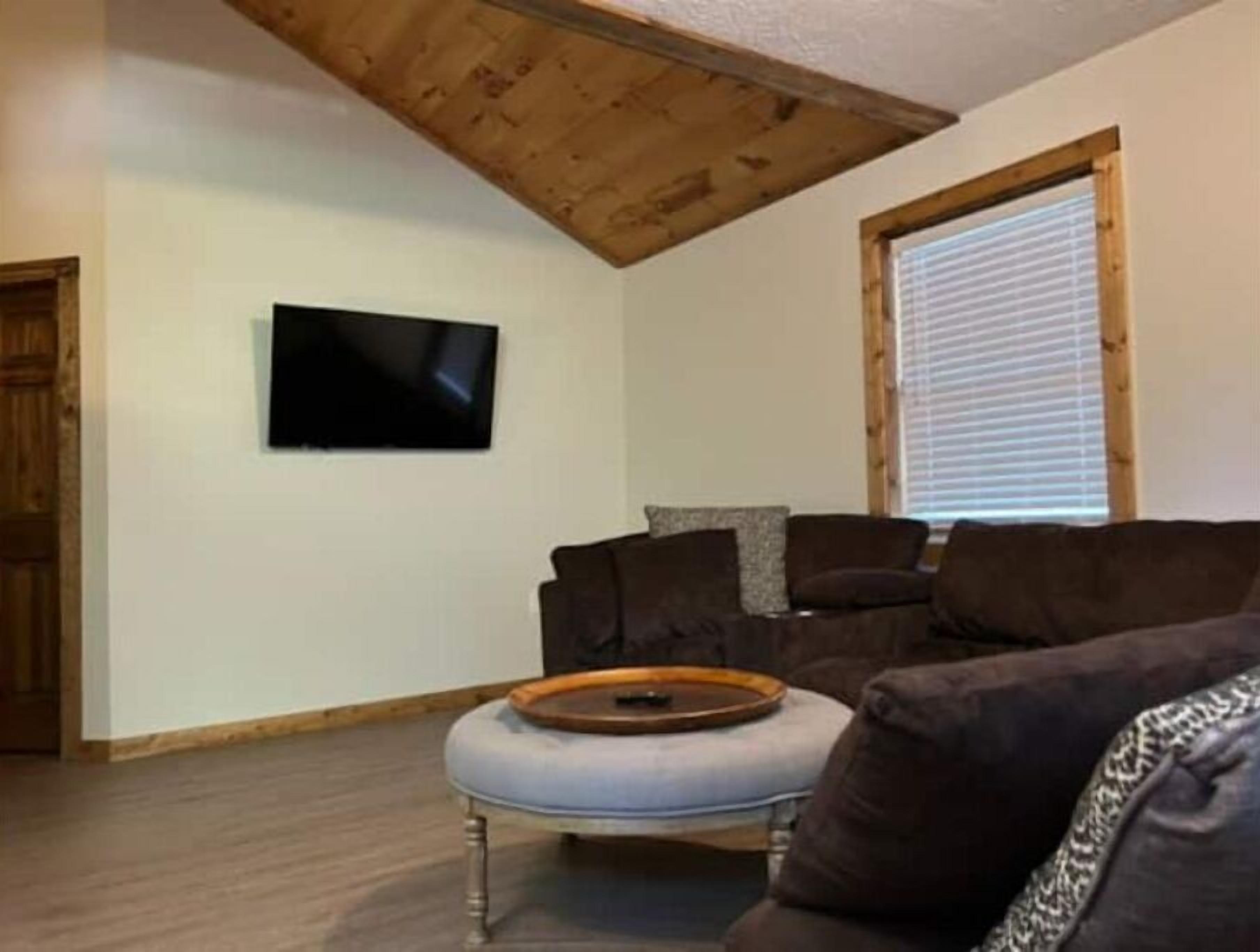 Lone Wolf Lodge In Irons Mi - ミシガン州