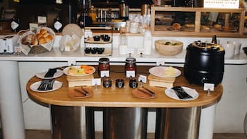 Café da manhã com buffet grátis todos os dias