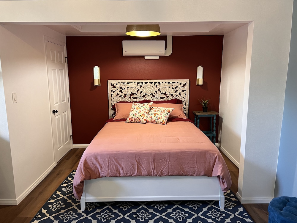 Rosy Casita With A/c Near Base & Downtown With Easy Access To Freeway - National City, CA