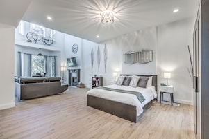 1 quarto, individualmente decorados, individualmente mobiliados