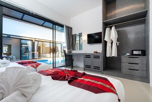 Roupas de cama premium, camas Tempur-Pedic, frigobar, cofres nos quartos