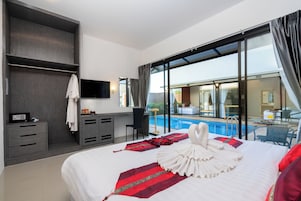 Roupas de cama premium, camas Tempur-Pedic, frigobar, cofres nos quartos