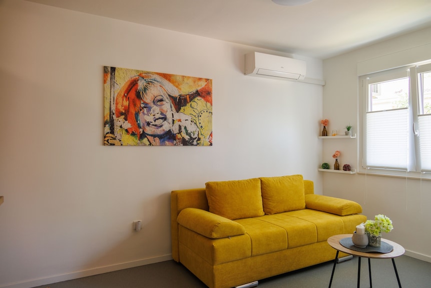 Apartment Sleeps 4 With Free Parking - Rijeka