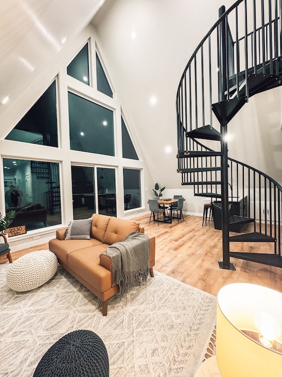 Cozy Riverfront Retreat With Hot Tub! Just 5 Minutes From Downtown Palmer. - Alaska