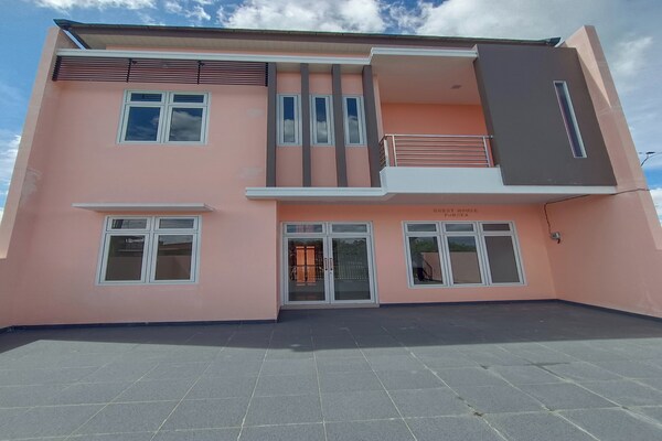 Oyo Life 93054 Th Residence 135 Syariah - Medan