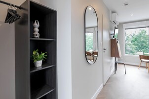 Estúdio Superior | Sala de estar | Televisor LED de 70 cm com canais digitais, Netflix 