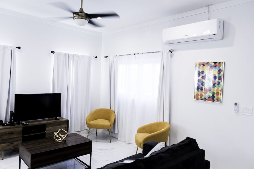 Townhouse W/pool Near Beach, Airport & Supermarket - Nassau