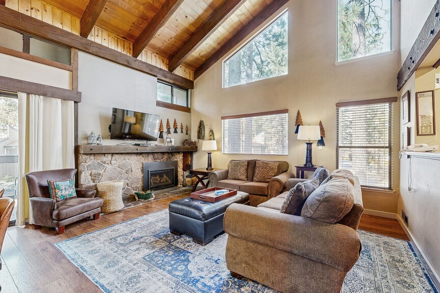 Woodland Tahoe Magic Near The Lake With Resort Pools - Walk To Ski Run Marina - Lake Tahoe