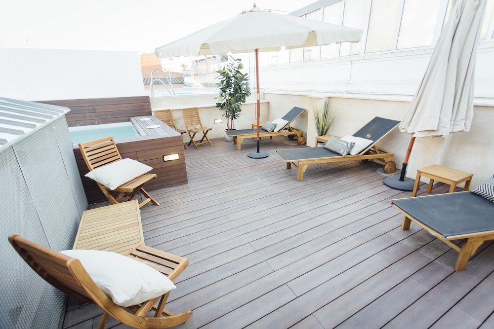 Stay Komodo Byron Suites - Seville