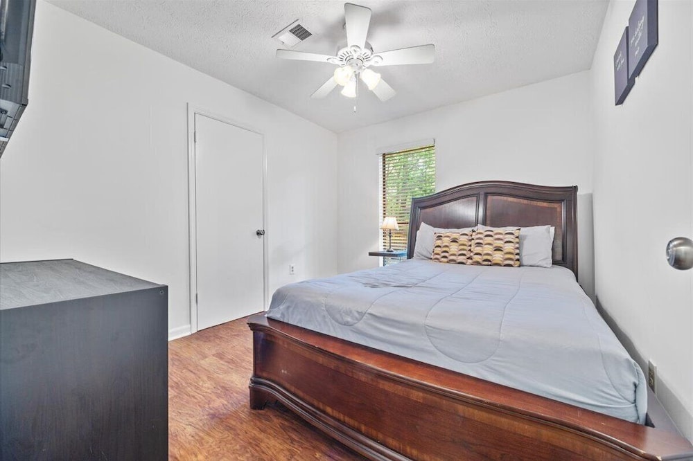 Spacious Alpharetta Home 3bedroom 2bathroom - Alpharetta, GA