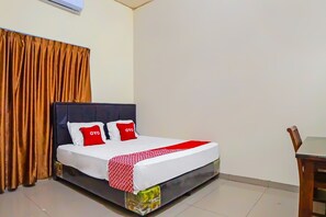 Quarto Duplo Económico | Wi-fi grátis, roupa de cama fornecida 