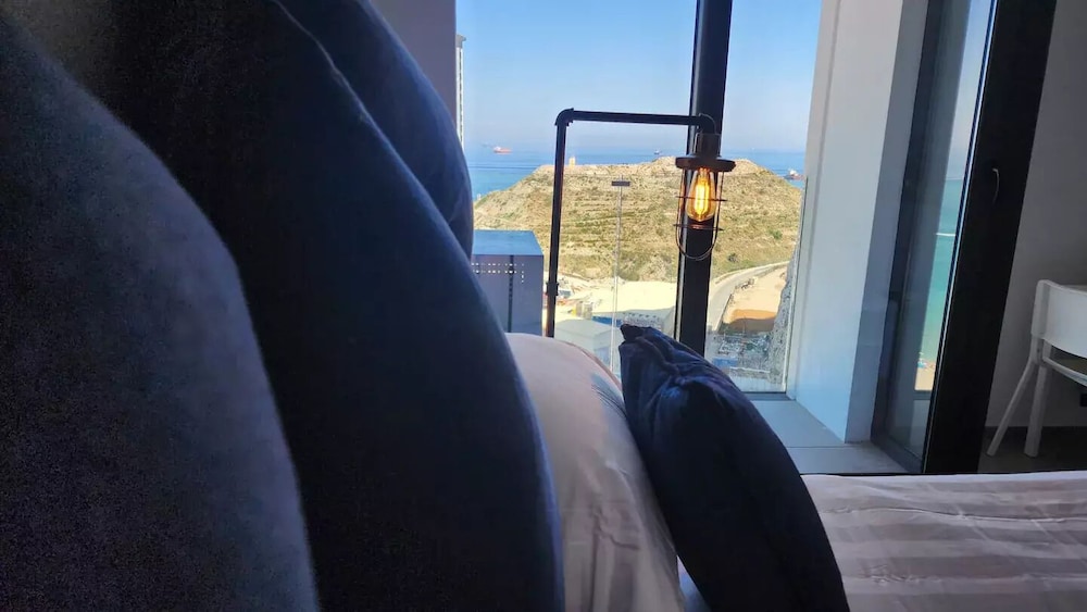 Gibraltar Seaview Studio: Top Floor Bliss - Algeciras