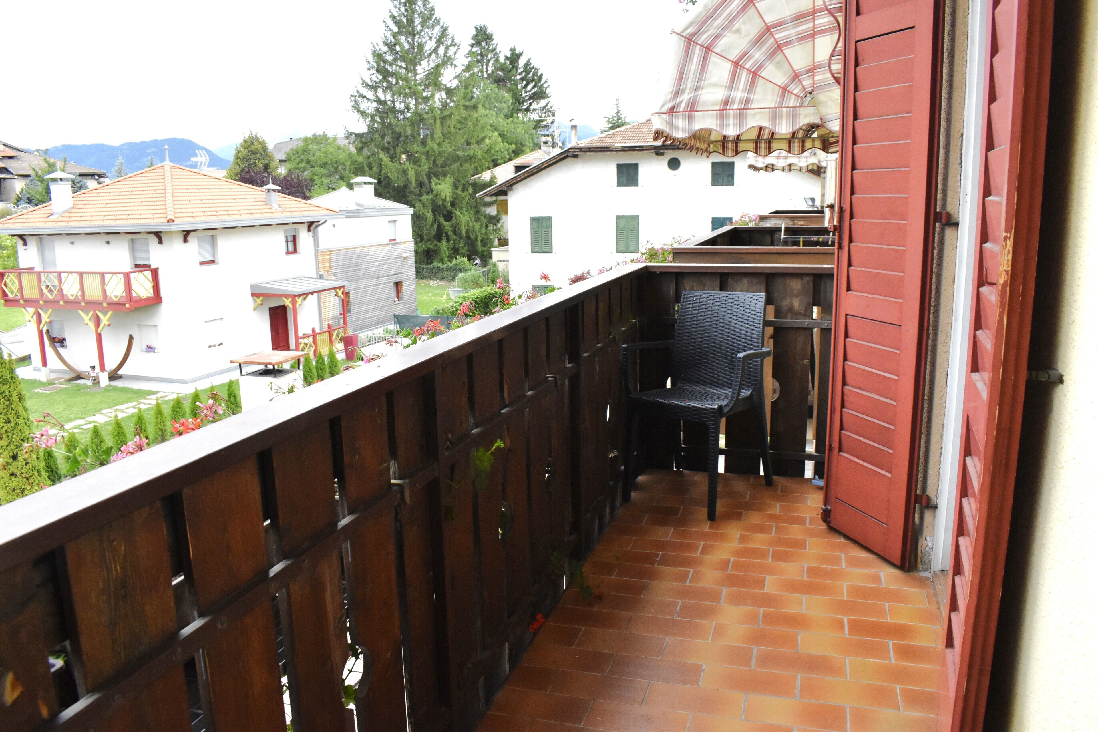 Quarto Duplo Standard, vista para o jardim | Cofre no quarto, secretária 