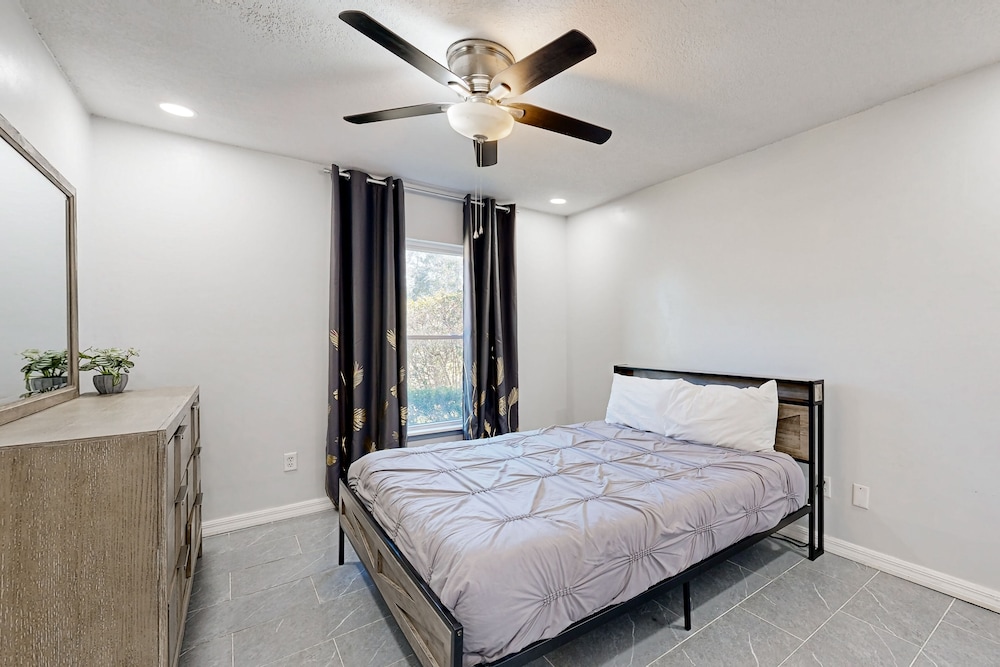 Private In-law Suite With Full Kitchen, Washer/dryer, & Central Ac - Kathryn Abbey Hanna Park, Jacksonville